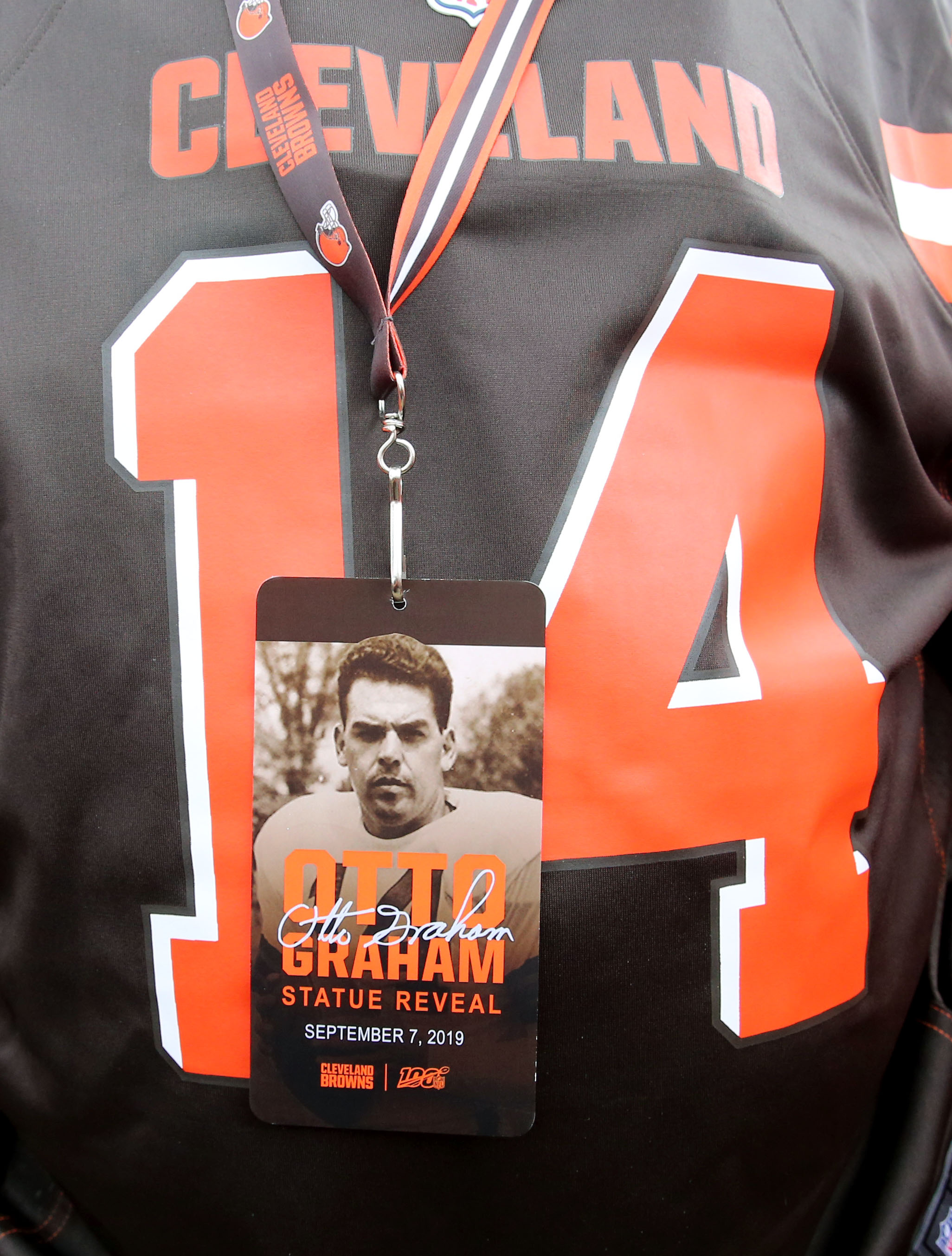 Cleveland Browns unveil bronze Otto Graham staue at FirstEnergy Stadium ...