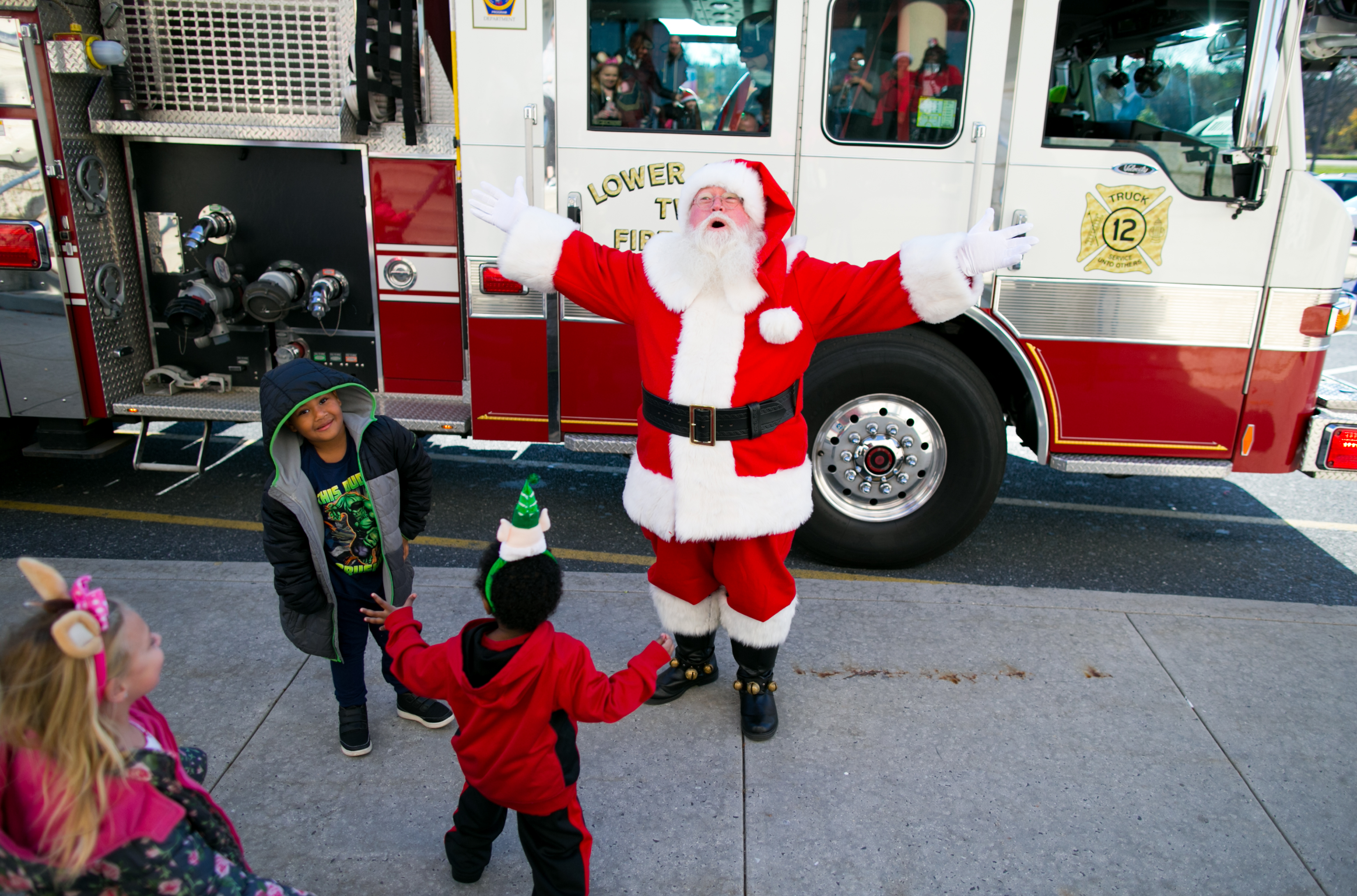 Santa arrives to the Capital City Mall - pennlive.com