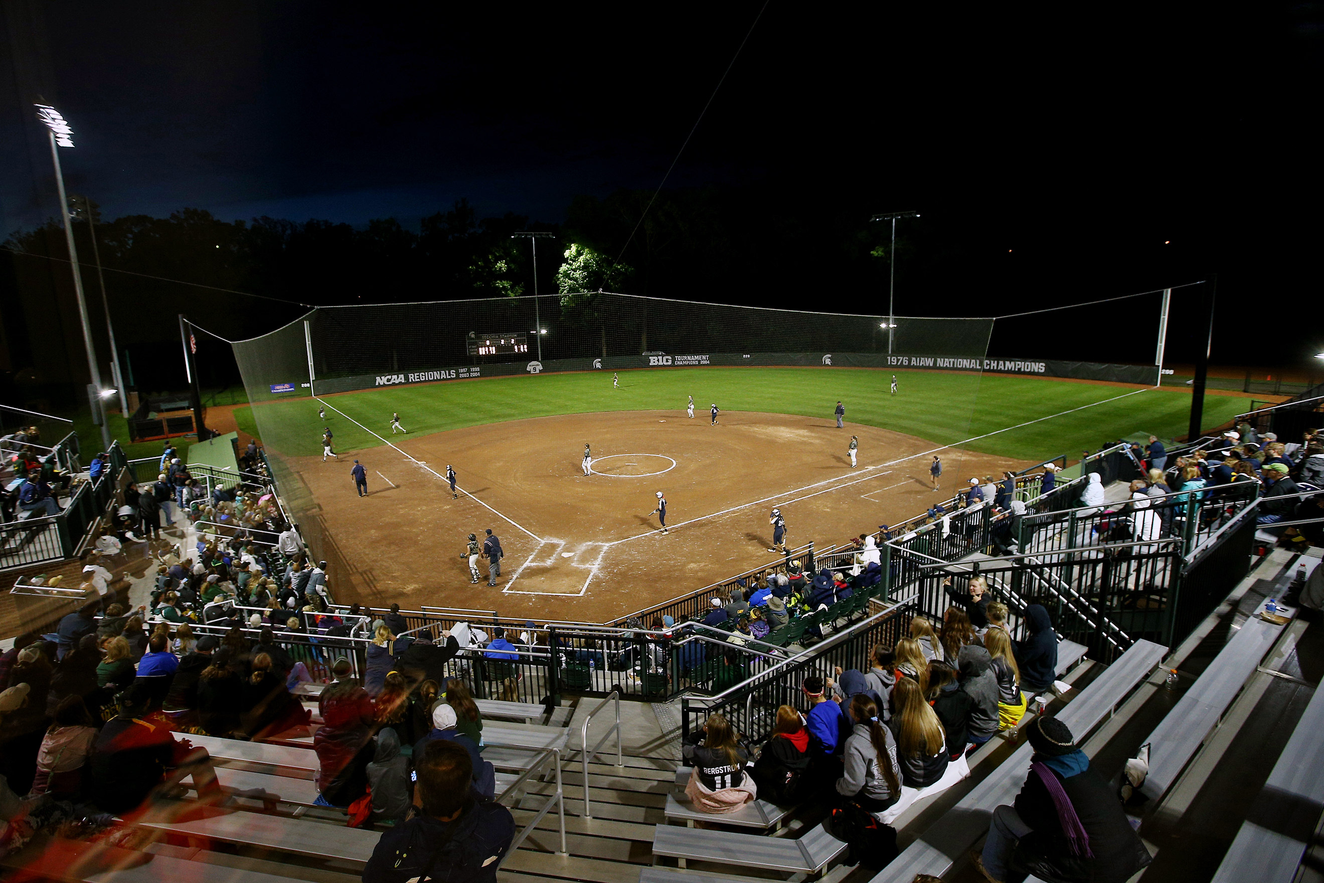 MHSAA Division 1 softball semifinals: Howell vs. Clarkston - June 13 ...