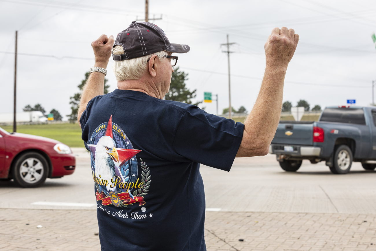 UAW workers continue strike at Flint GM plants - mlive.com