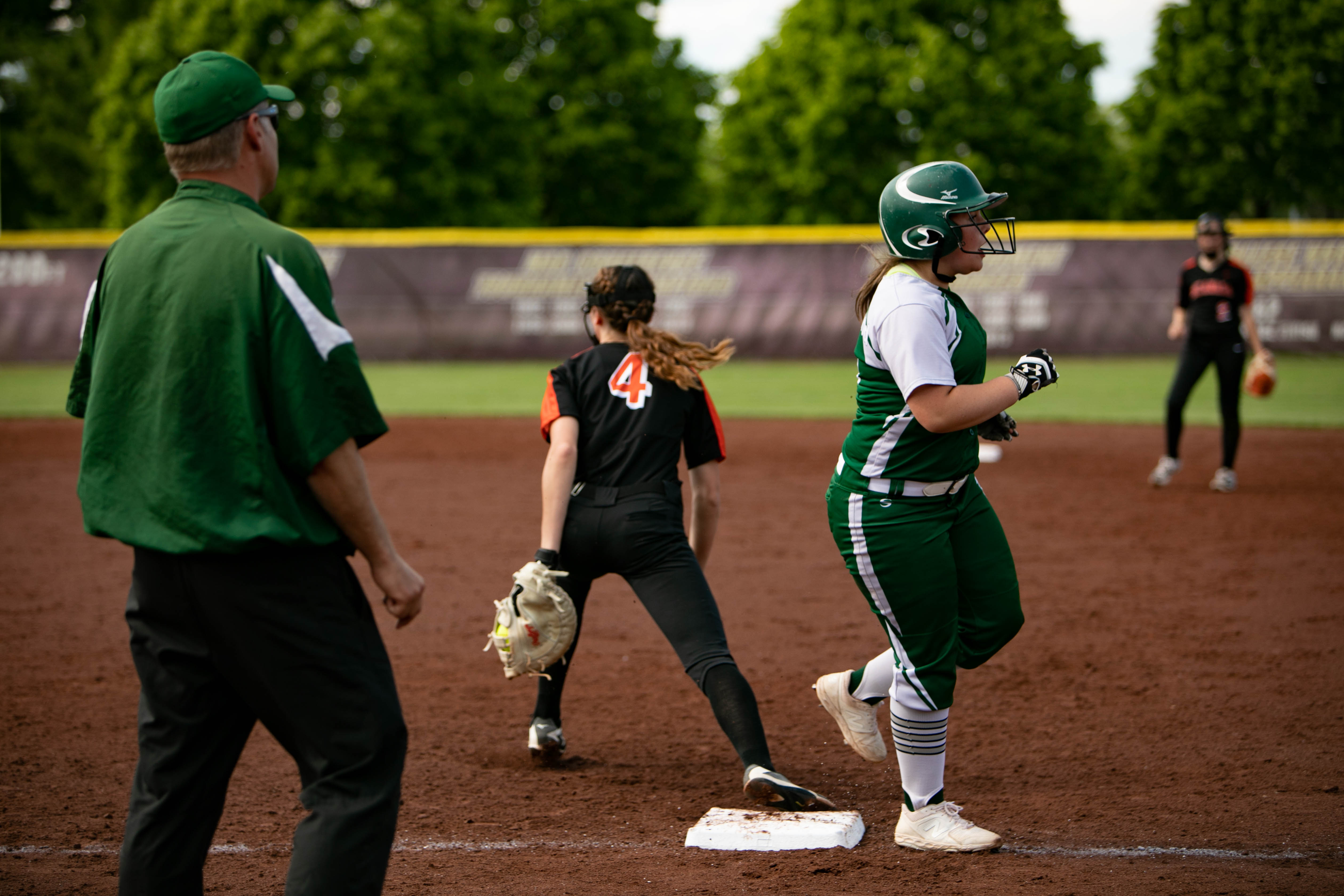 Escanaba advances to Division 2 softball semifinal after defeating ...