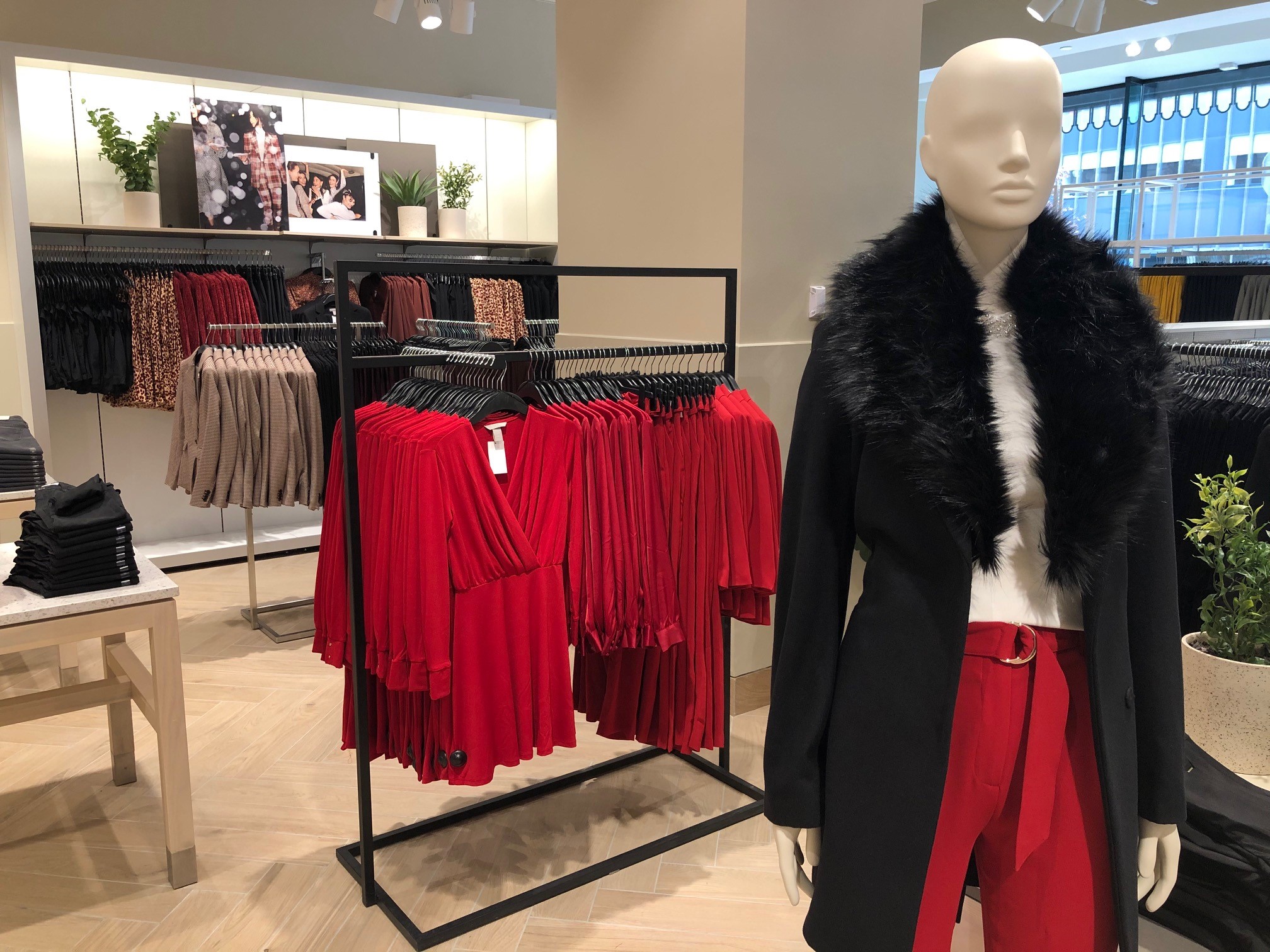 H&M Downtown Detroit location at 1505 Woodward Avenue - mlive.com