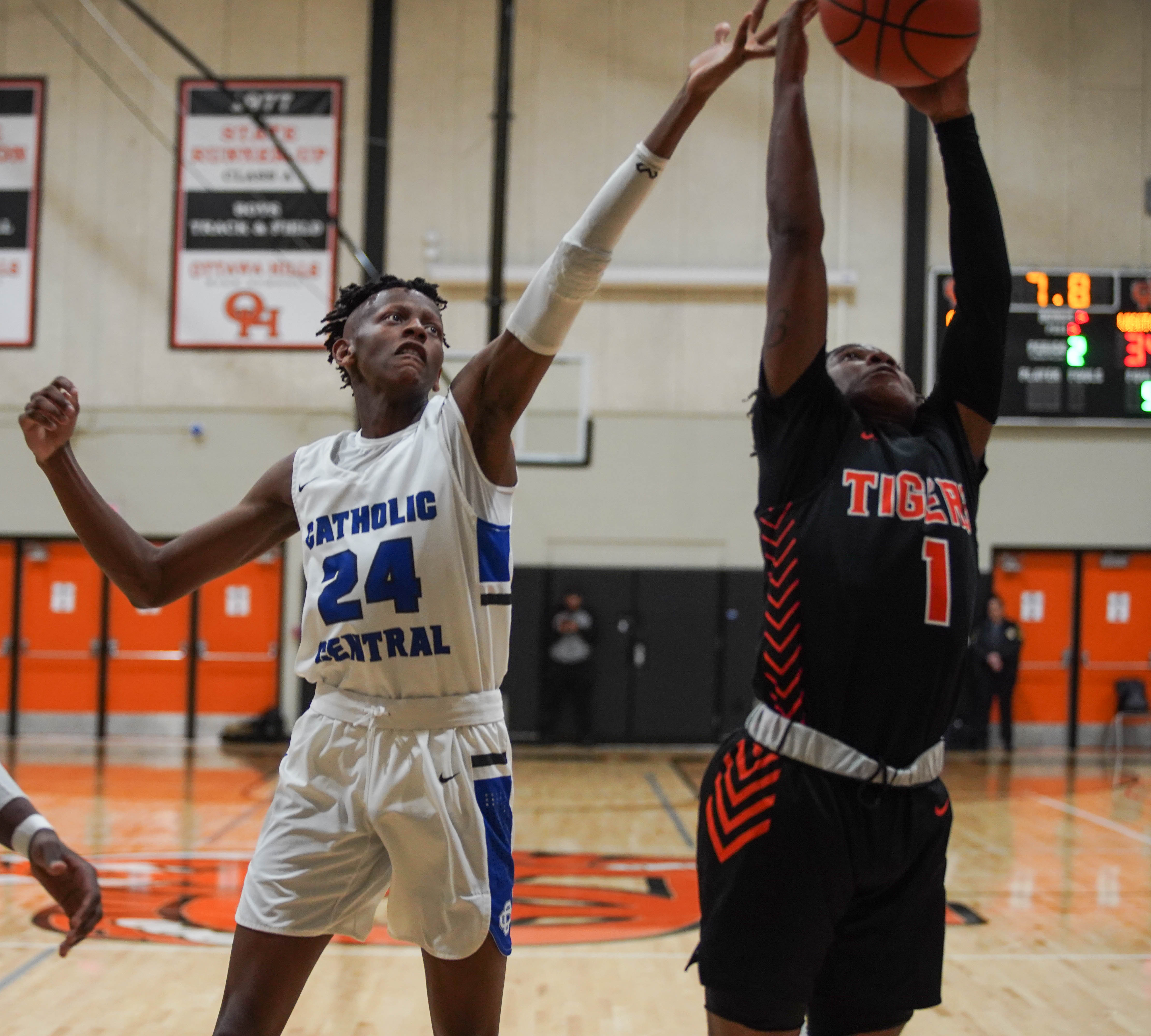 Photo gallery: Scooby Johnson leads Benton Harbor against Grand Rapids ...