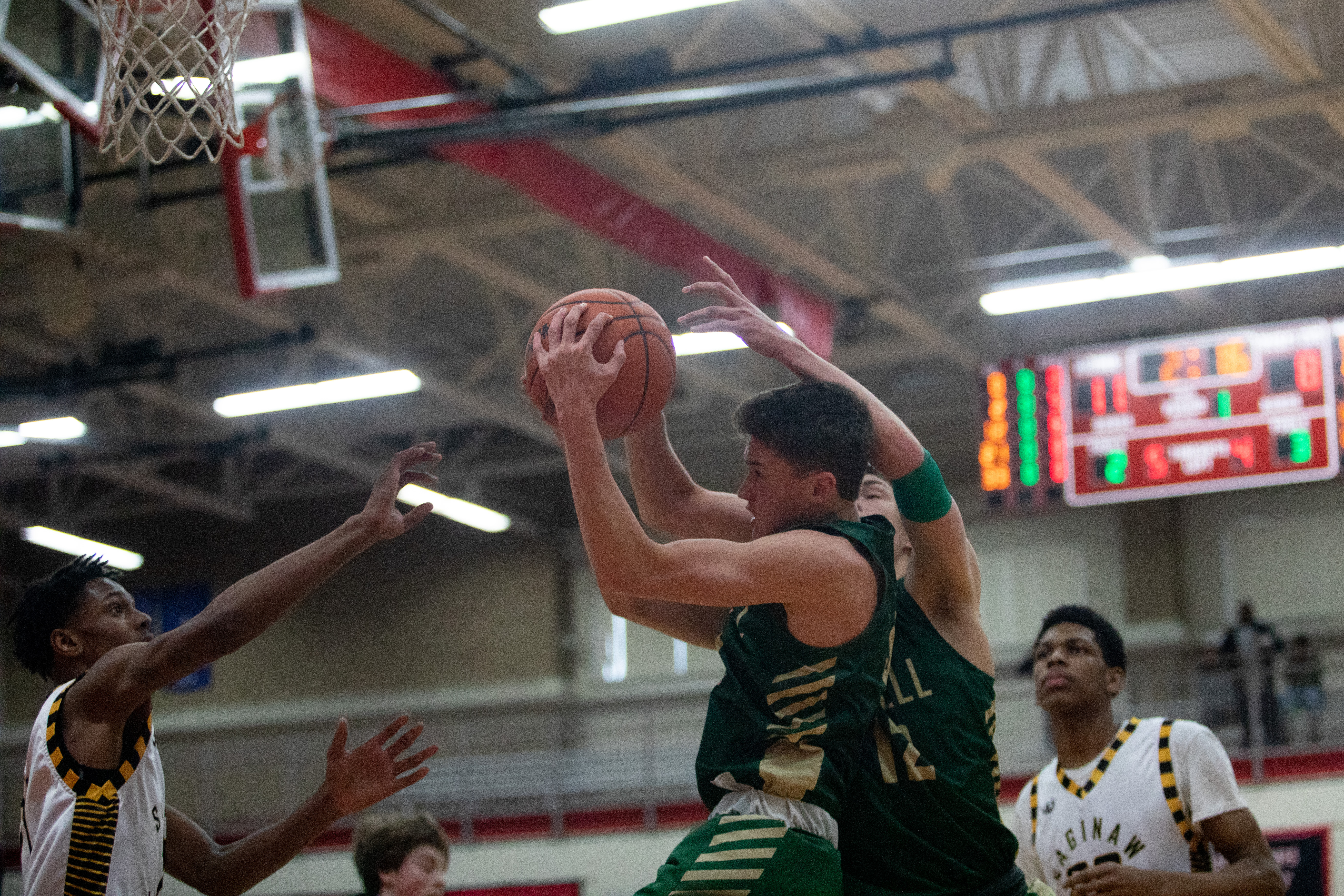 Howell boys basketball wins quarterfinal by one - mlive.com